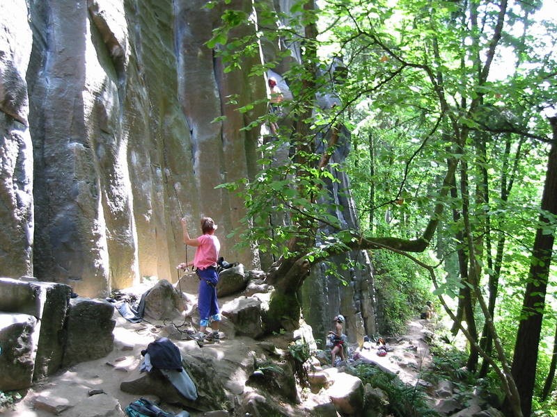 Locations Hub - Broughton Bluff climbing/bouldering
