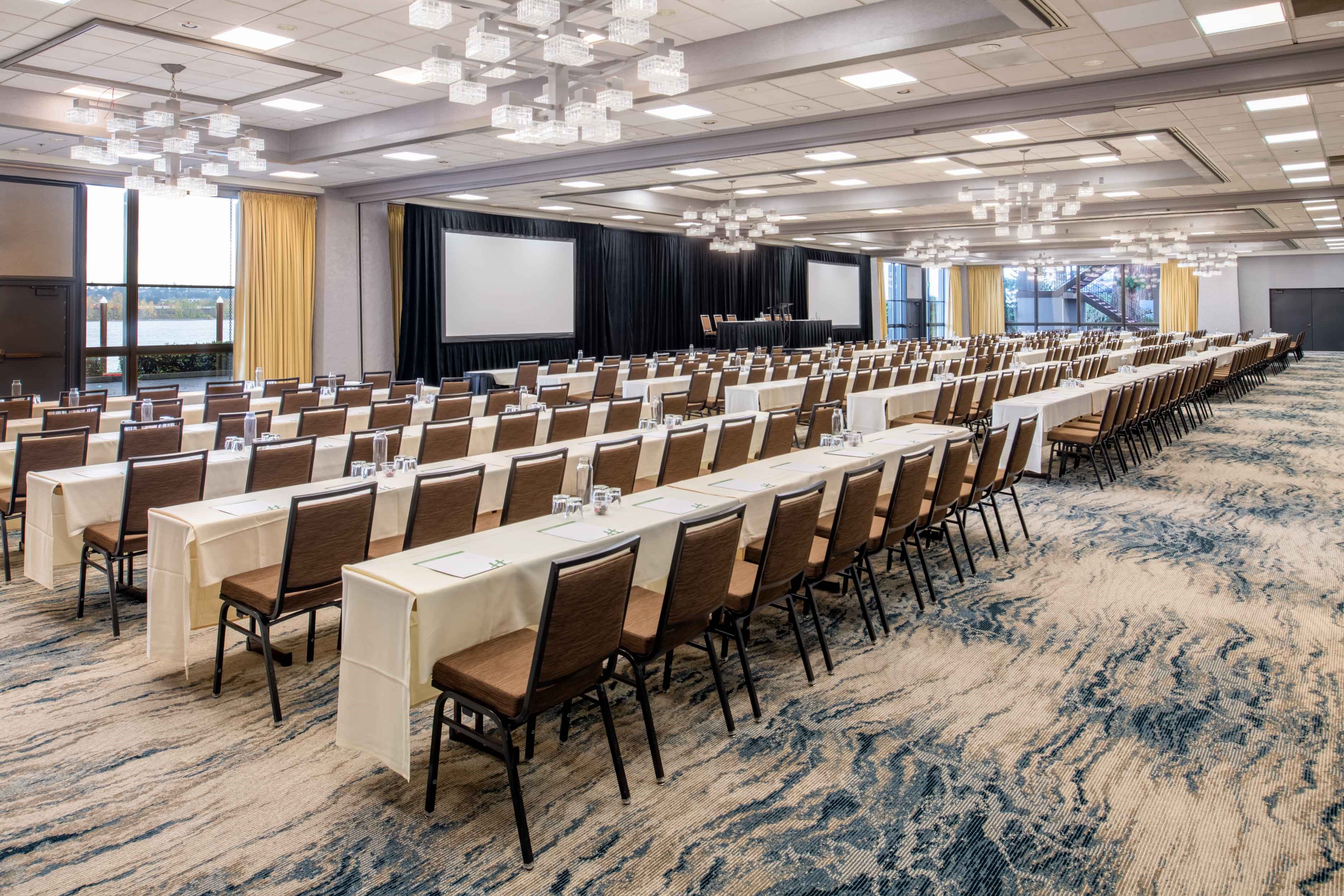 Locations Hub - Holiday Inn Portland Columbia Riverfront