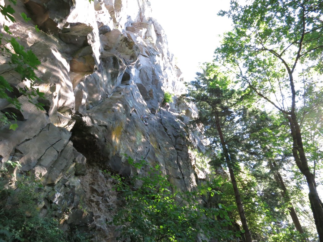 Locations Hub - Broughton Bluff climbing/bouldering