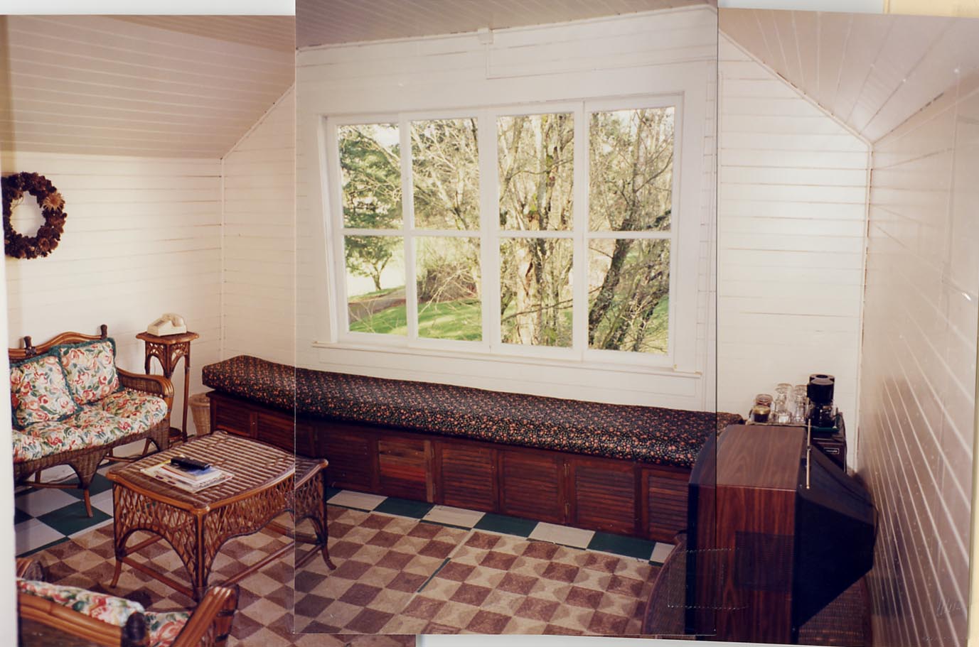 Locations Hub - Springbrook Hazelnut Farm B&B